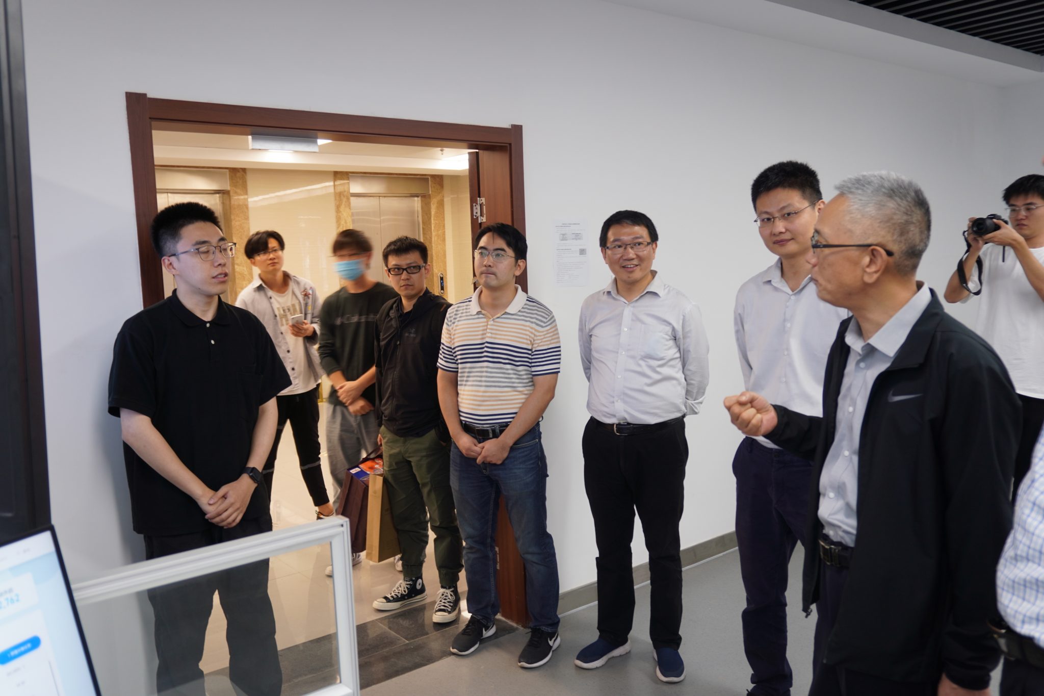 Detecting AI-Generated Video via Frame Consistency – 数据空间研究中心